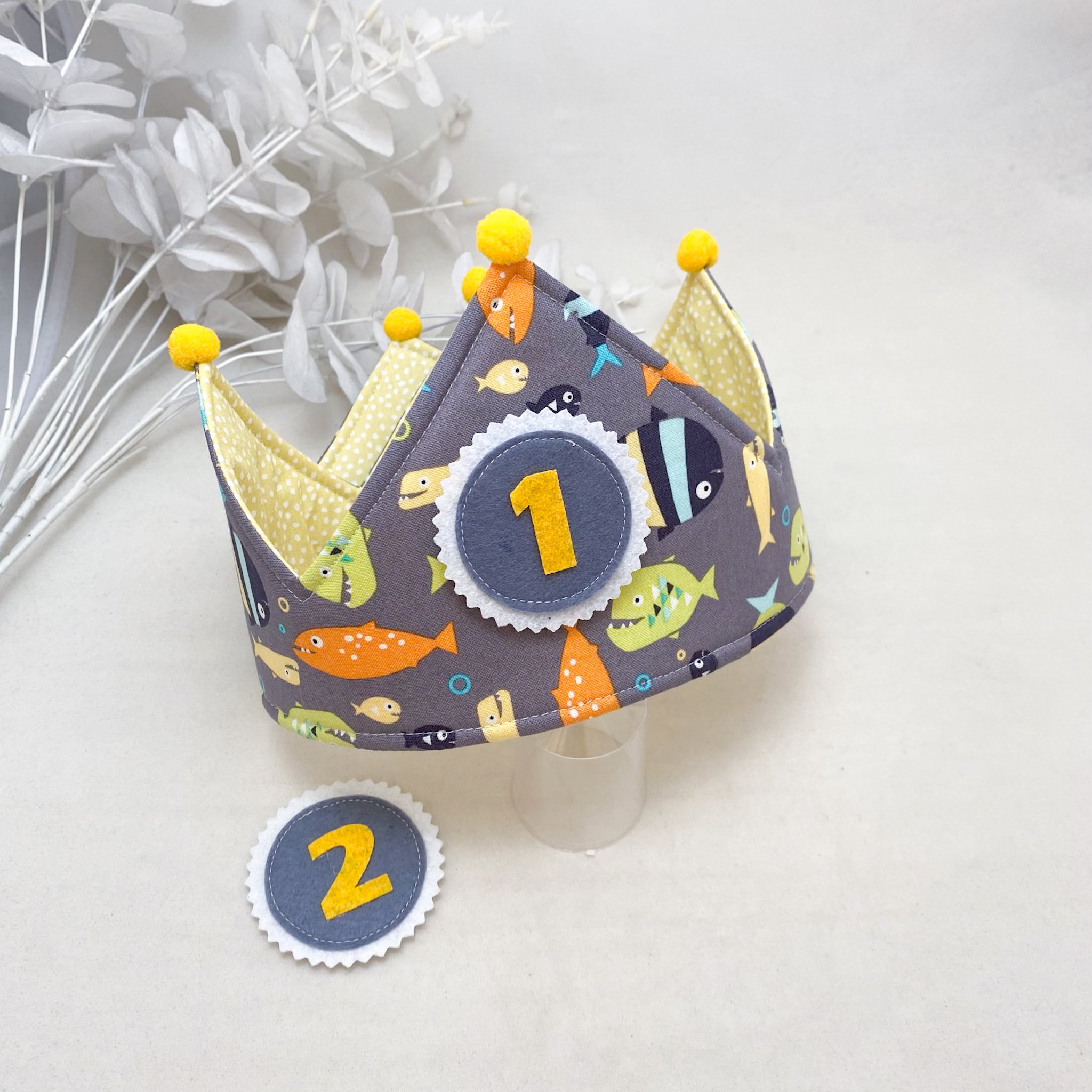 Corona cumpleaños reversible piraña